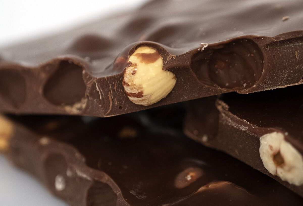 Σοκολάτα γάλακτος 38% με φουντουκι | Le Cacaoyer Κόρινθος